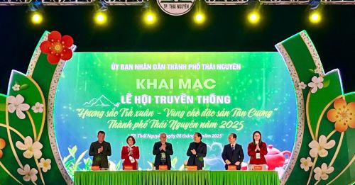 CLB Lữ hành Unesco Hà Nội tham dự chương trình khai mạc Lễ hội truyền ...