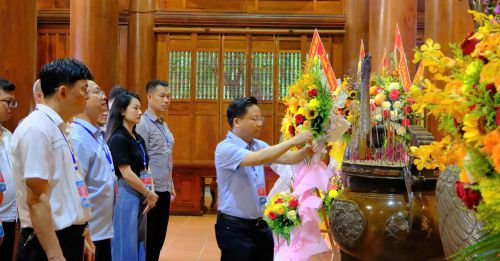 HUTC về quê Bác tri ân Chủ tịch Hồ Chí Minh